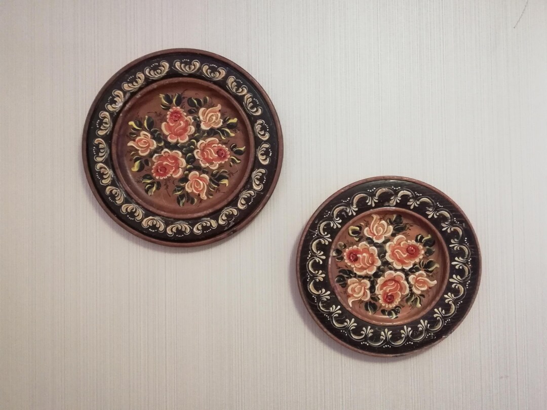 East European Balkans Pair of Hand Painted Wooden Wall Plates - Folk ...