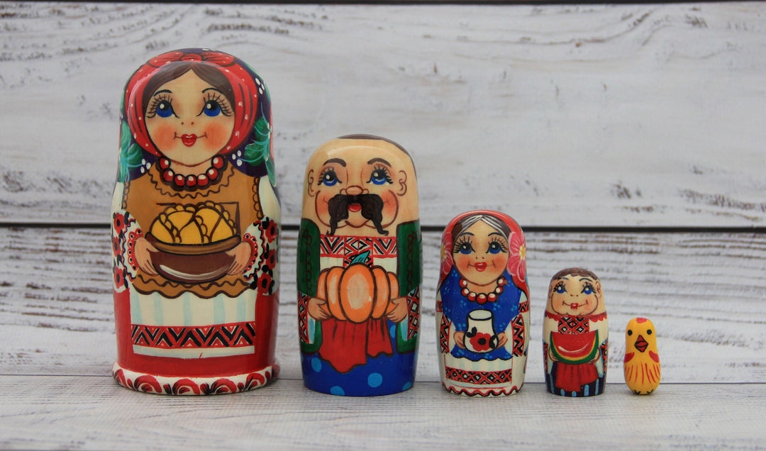 Ukrainian Family, Hand Painted Nesting Doll 5 Pieces, Doll 4.72'' or 12 ...