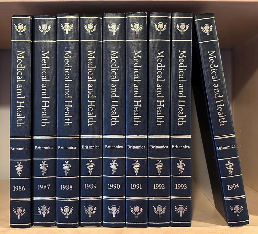 Set of 9 Encyclopaedia Britannica Medical and Health, Black & Gold ...