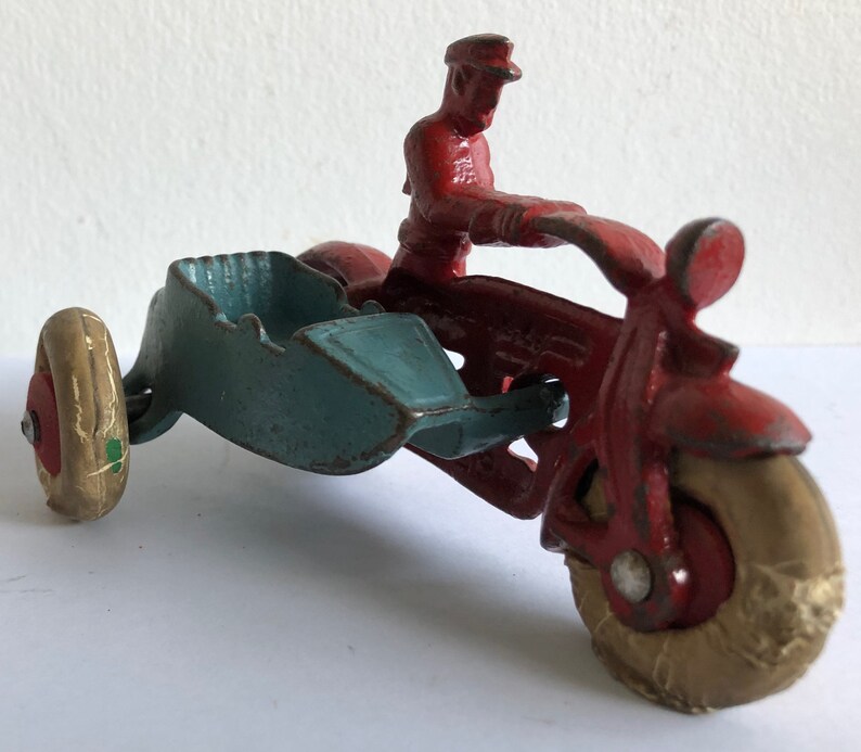 C. 1930's Hubley Cast Iron Toy Motorcycle Cop W/ Sidecar - All Original ...