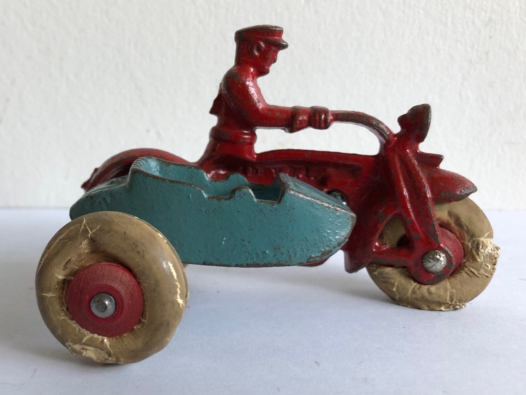 C. 1930's Hubley Cast Iron Toy Motorcycle Cop W/ Sidecar - All Original ...