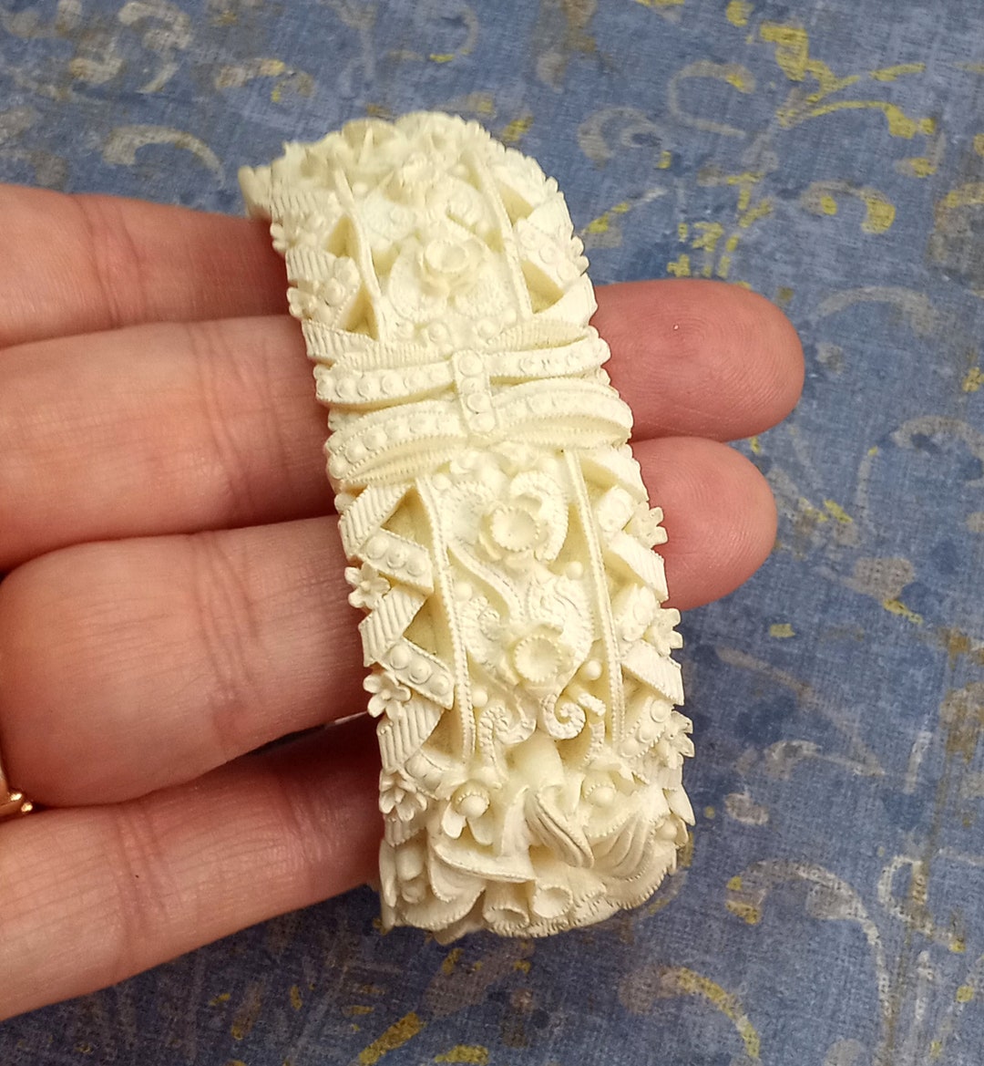Vintage Floral Clamper Bracelet: High Relief Plastic Wedding Cake Style ...