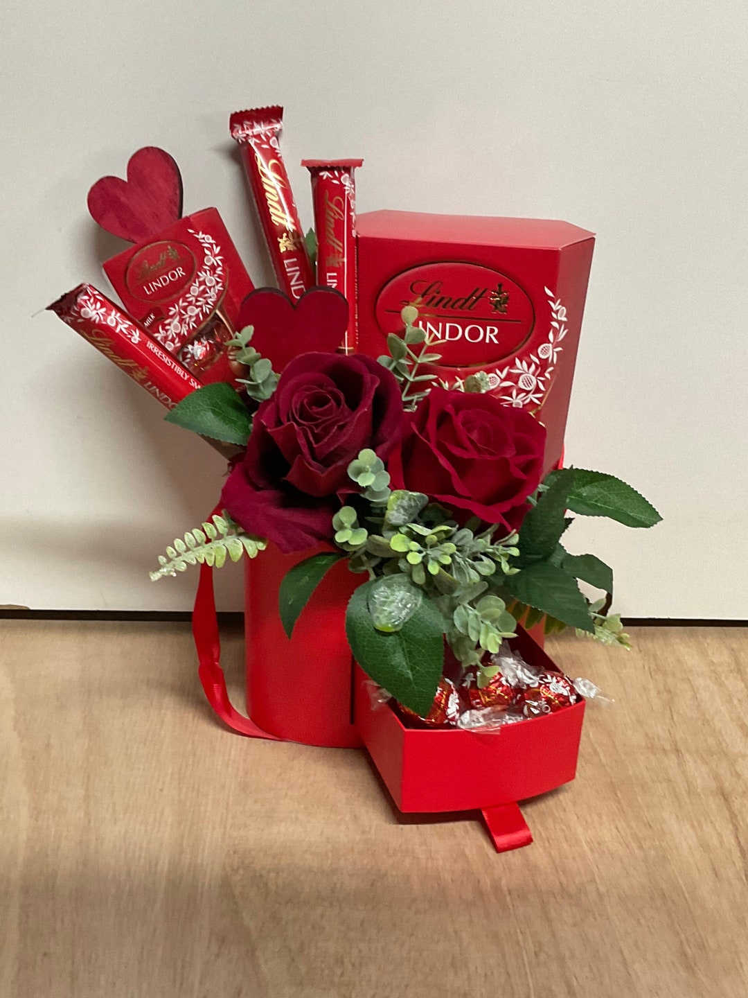 Lindor Chocolate Gift Box, Lindor, Valentines Day, Box of Roses ...