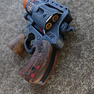 POP Gun / Revolver W/ Harley Quinn Face : 3D Printed Replica - Etsy