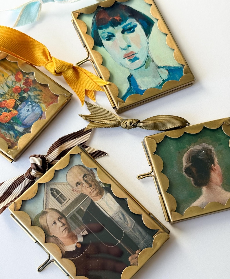 Wall Hanging Scalloped Brass Frame | 2.5"x3.5" | Wiggle Picture Frame ...