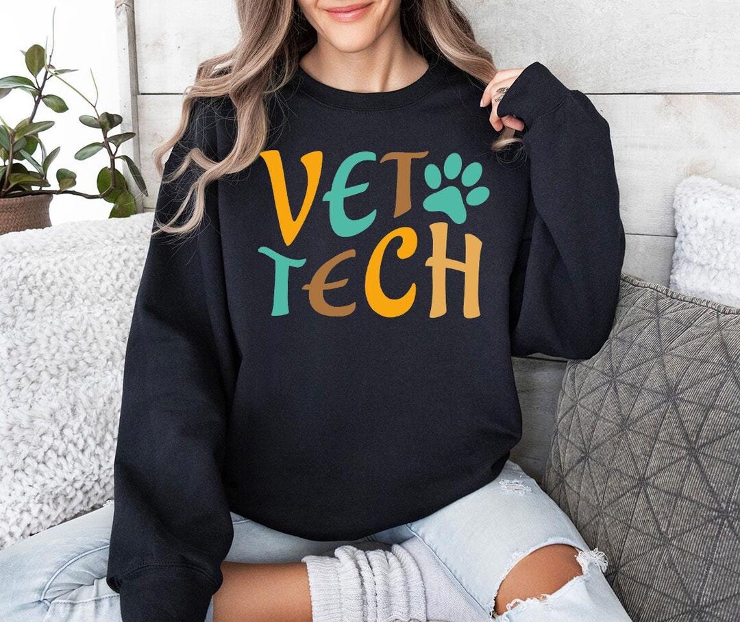 Retro Vet Tech Sweatshirt, Unisex Vet Tech Hoodie, Veterinarian Long ...