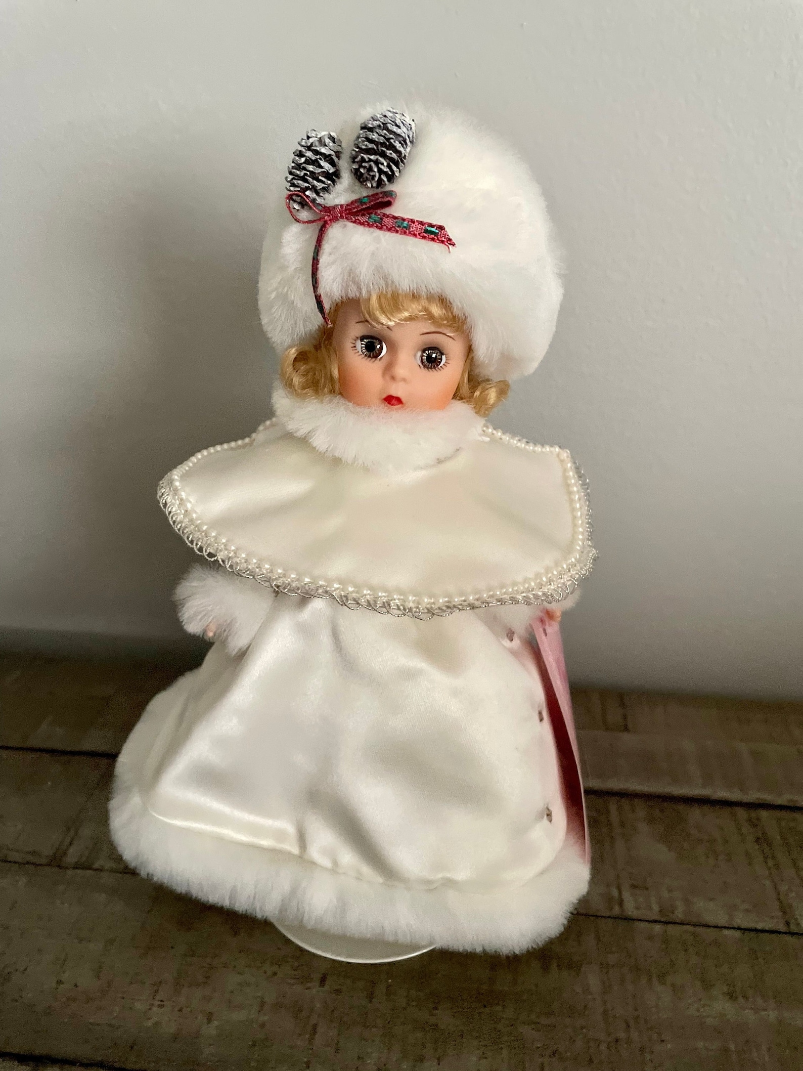 MADC 1992 Premiere Limited Edition: 8" Wintertime Madame Alexander ...