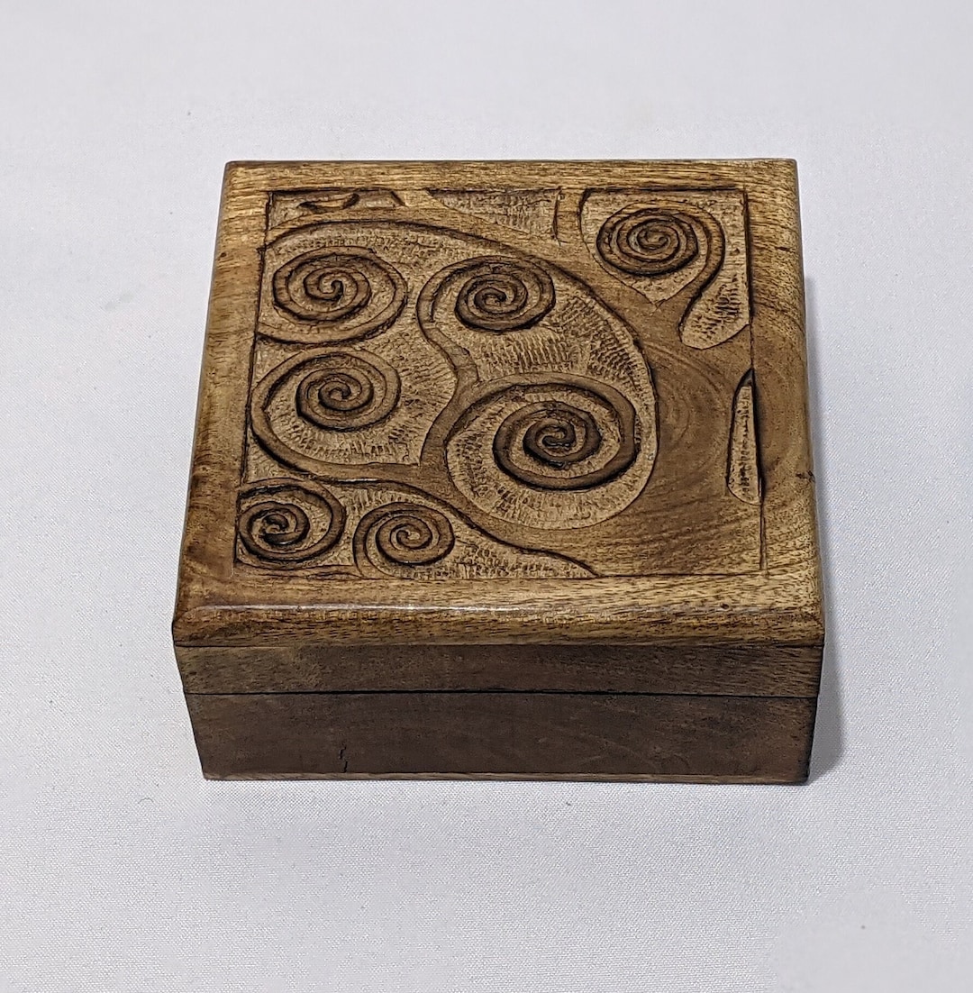 Vintage Hand Carved Wooden Keepsake Box. Flat Bottom/hinged/spiral Tree ...
