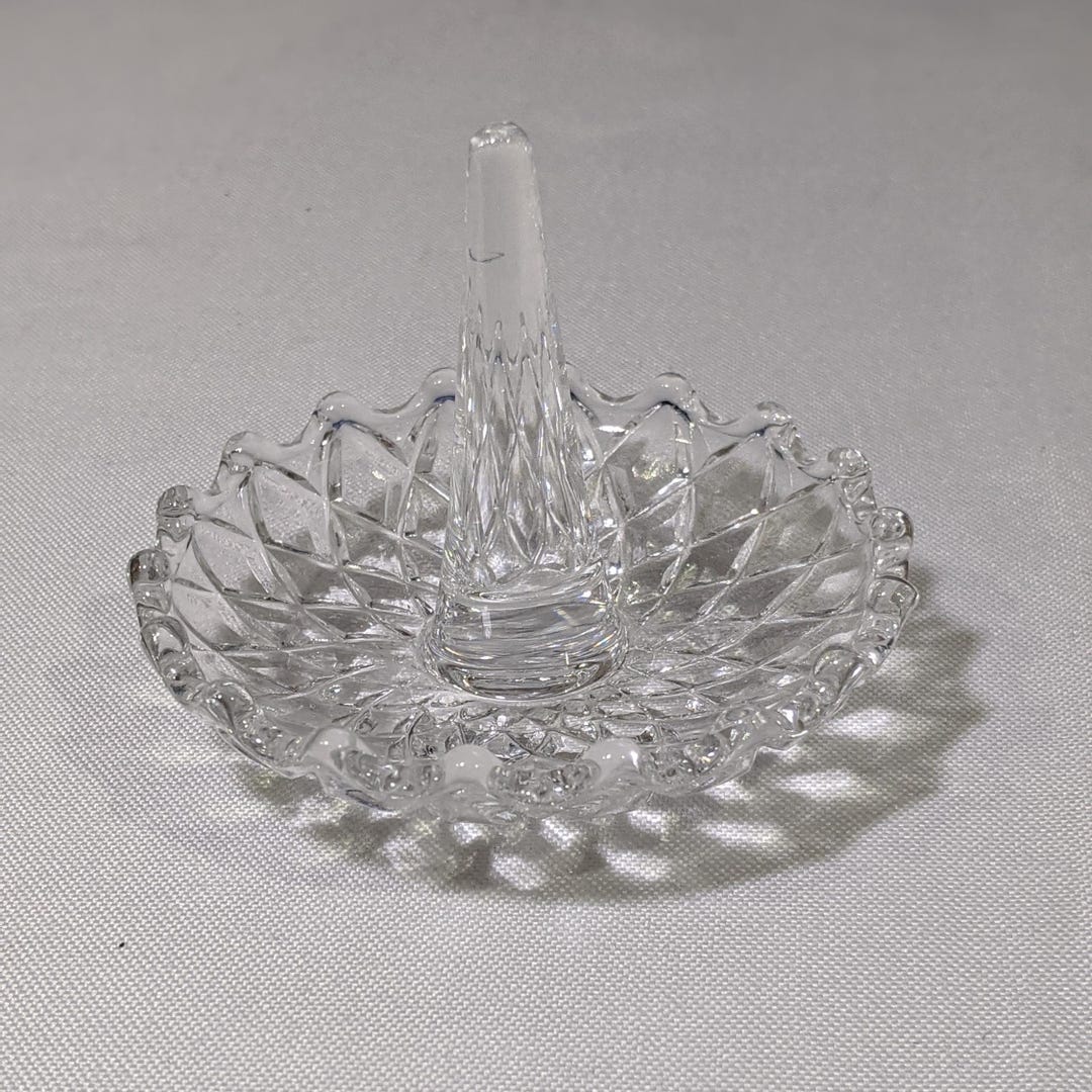 Vintage Crystal Ring Holder. Ribbed Edge and Diamond Pattern Bottom. - Etsy
