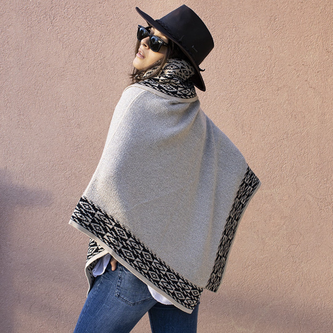 Short Poncho for Women. Wool Poncho With Collar and Guard. Merino Wool ...