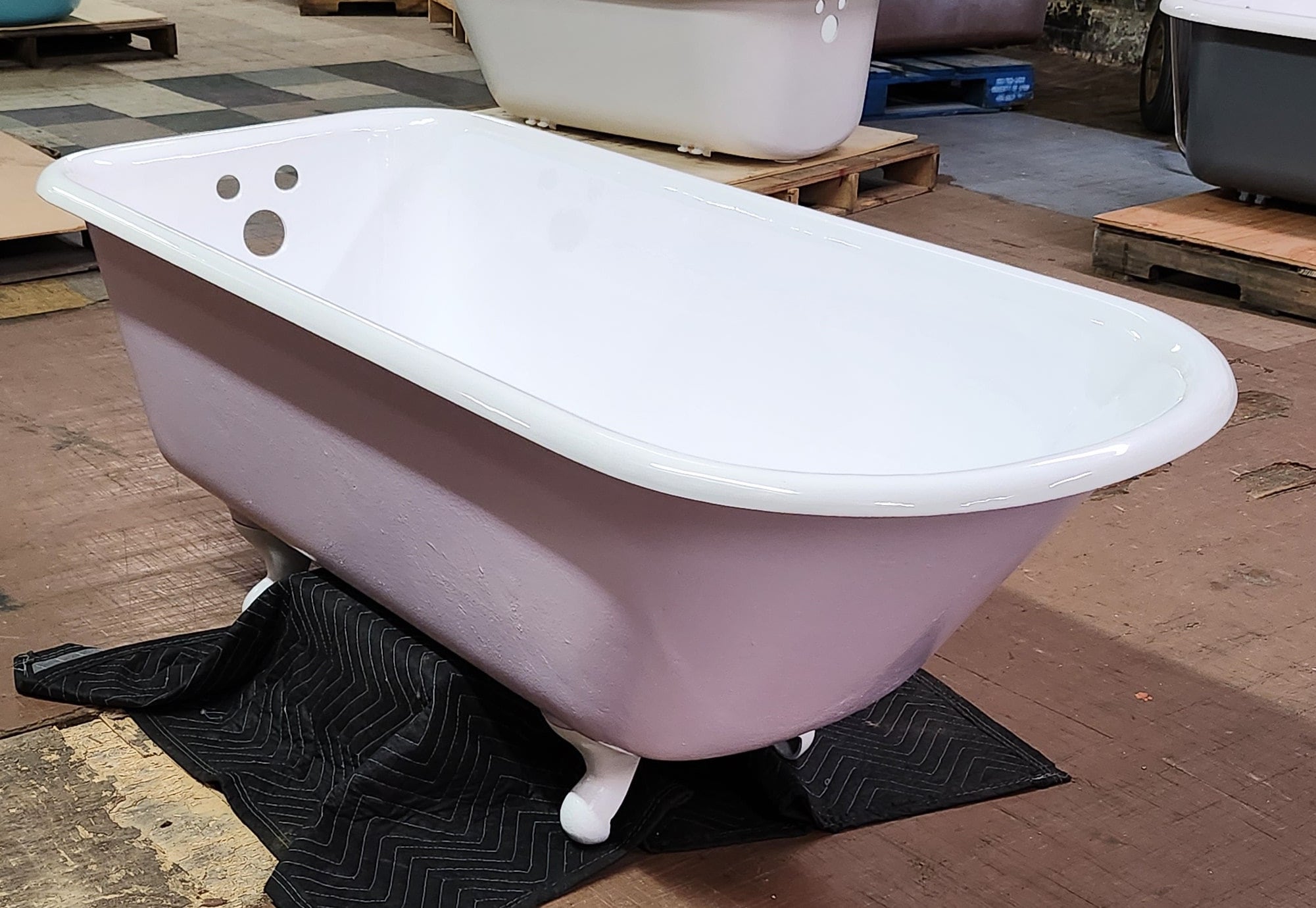 Clawfoot Bathtub Cast Iron Vintage Bathroom Victorian Purple Lilac ...