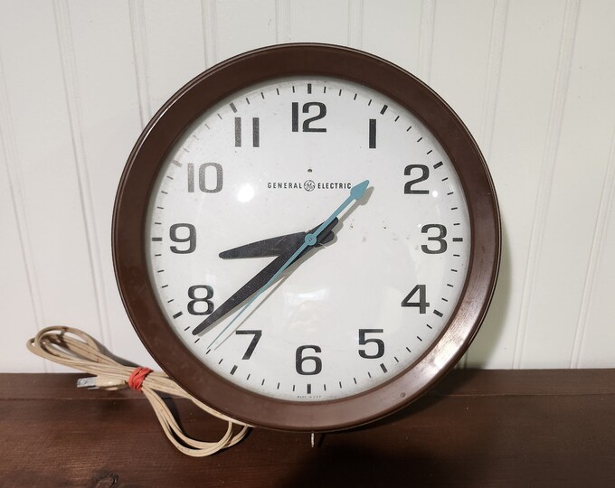 Vintage WORKING General Electric Model 2008 A Wall Clock Schoolhouse ...