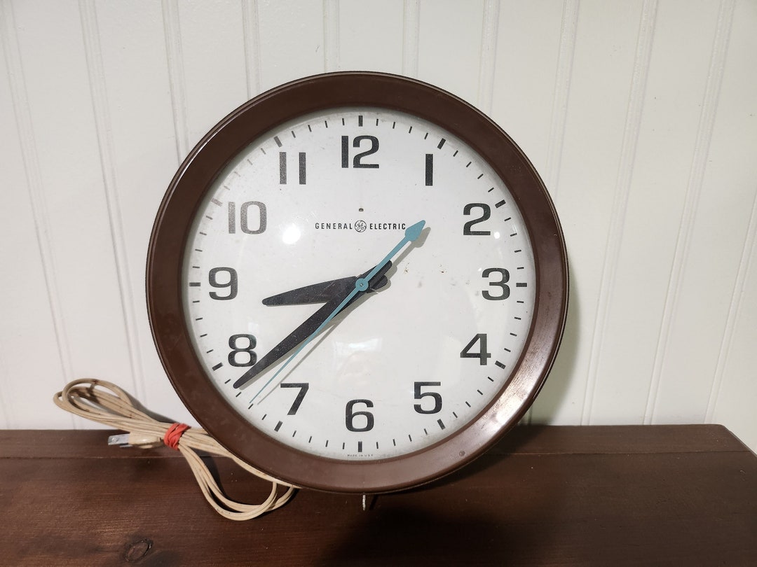 Vintage WORKING General Electric Model 2008 A Wall Clock Schoolhouse ...