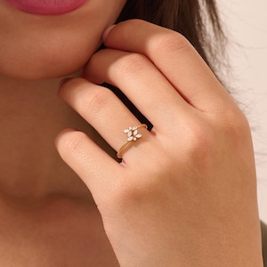Solid Gold Leaf Engagement Ring, Floral Ring in Gold, Womens Flower Ring, Dainty Gold Ring ...