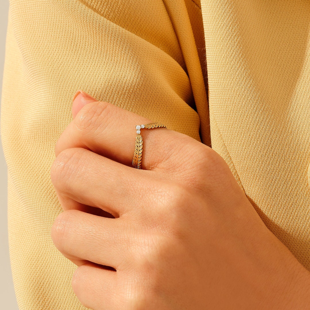 Curved Wedding Ring 14k Golf Leaf Ring Stackable Wedding Band Solid ...