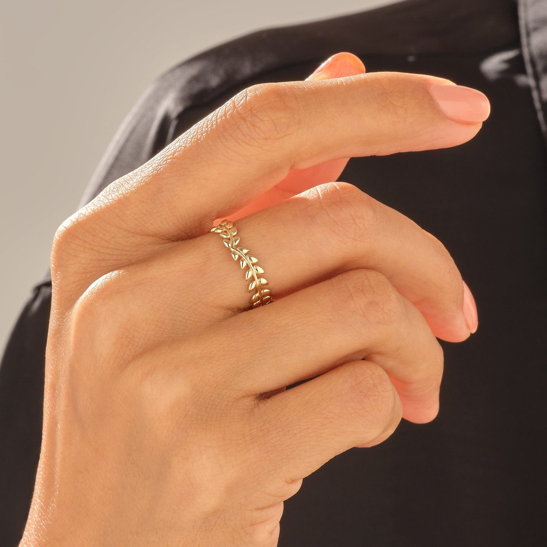 14k Gold Laurel Wreath Ring, Solid Gold Leaf Wedding Band, Dainty Vine ...