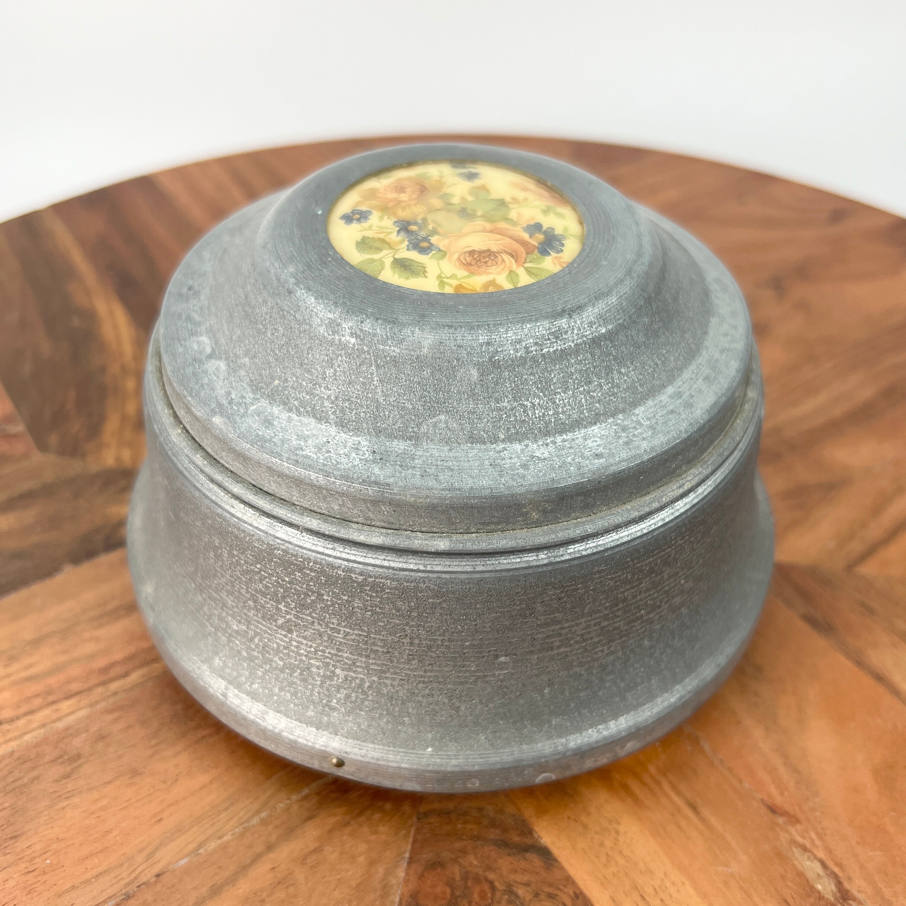 Vintage DI Alpen Round Metal Powder Puff Music Box W/floral - Etsy