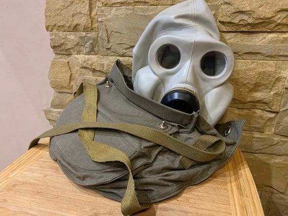 Rare PBF EO-19 Gas Mask – Soviet Era Collectible – Di… - Gem