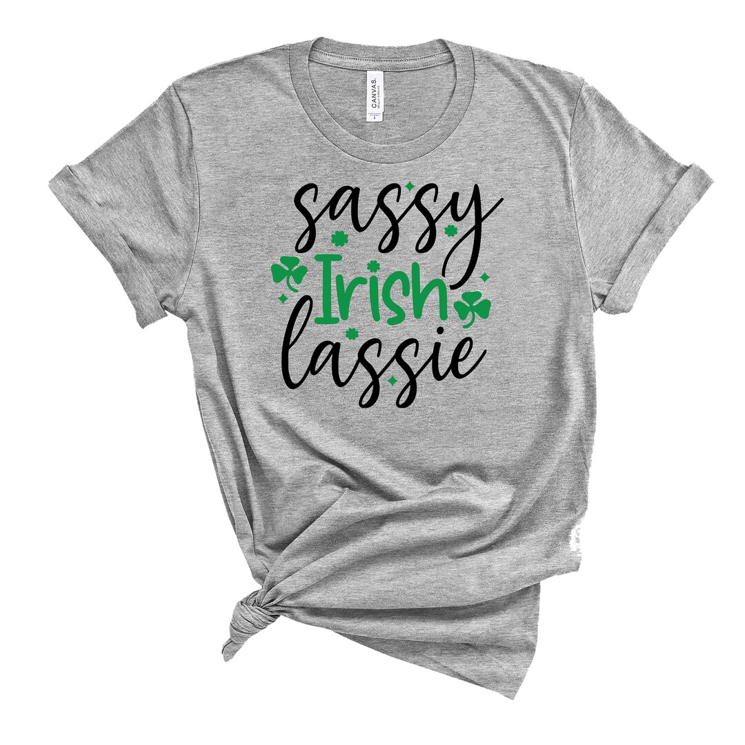 Día de San Patricio Sassy Irish Lassie Camiseta - Etsy España