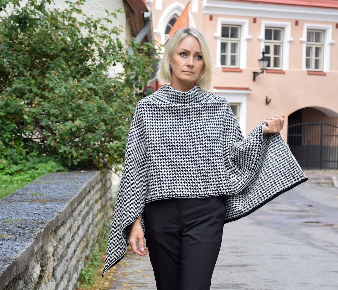 Poncho Simple and Stylish Black & White Pattern Cape Warp Women Short ...