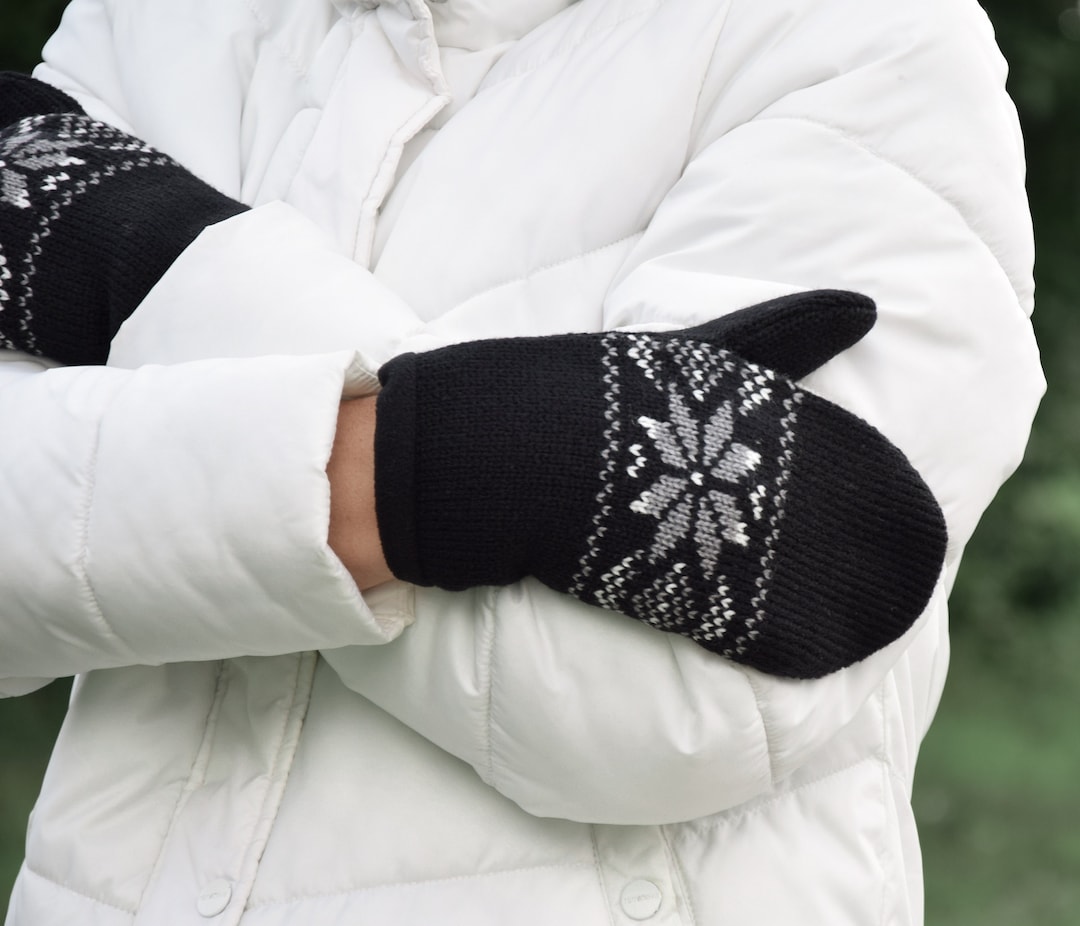 Knitted Scandinavian Woolen Mittens Black Fair Isle Pattern Nordic ...