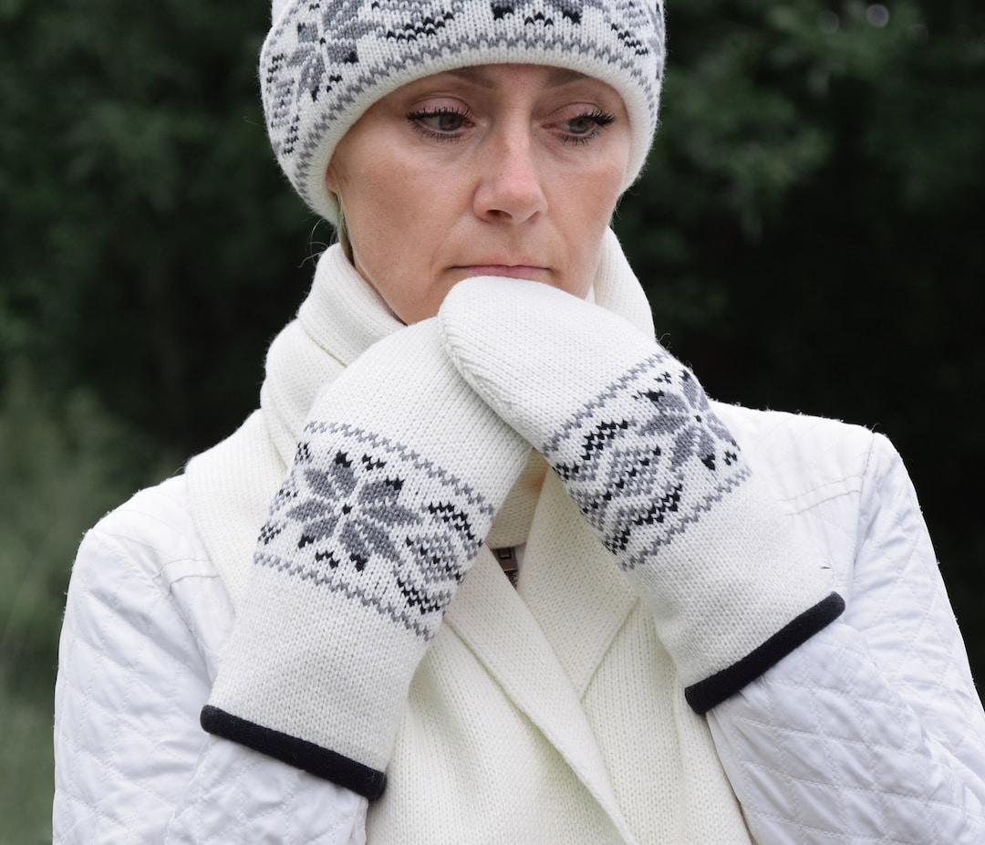 Knitted Scandinavian Woolen Mittens White Fair Isle Pattern Nordic ...
