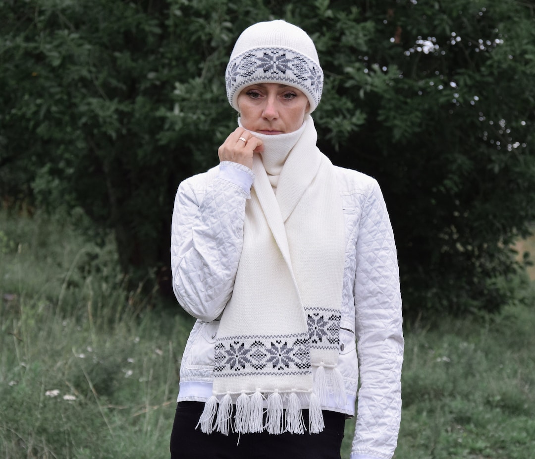 White Woolen Scarf With Tassels Thick Knitted Scandinavian Scarf With ...