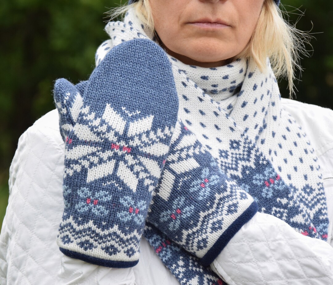 Blue Fleece-lined Nordic Woolen Mittens With Fair Isle Pattern Knitted ...