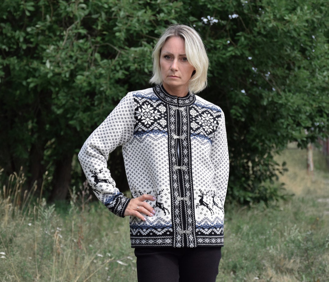 Woolen Cardigan for Women With Jacquard Reindeer Pattern Black & White ...