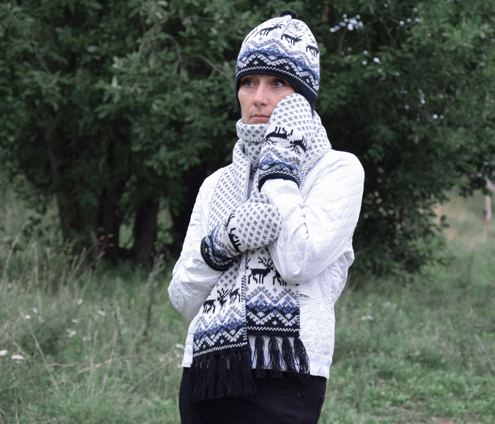 Black & White Traditional Nordic Winter Hat for Men and Women ...