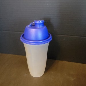 Vintage White Tupperware Quick Shake Shaker Container 16oz 844 With ...