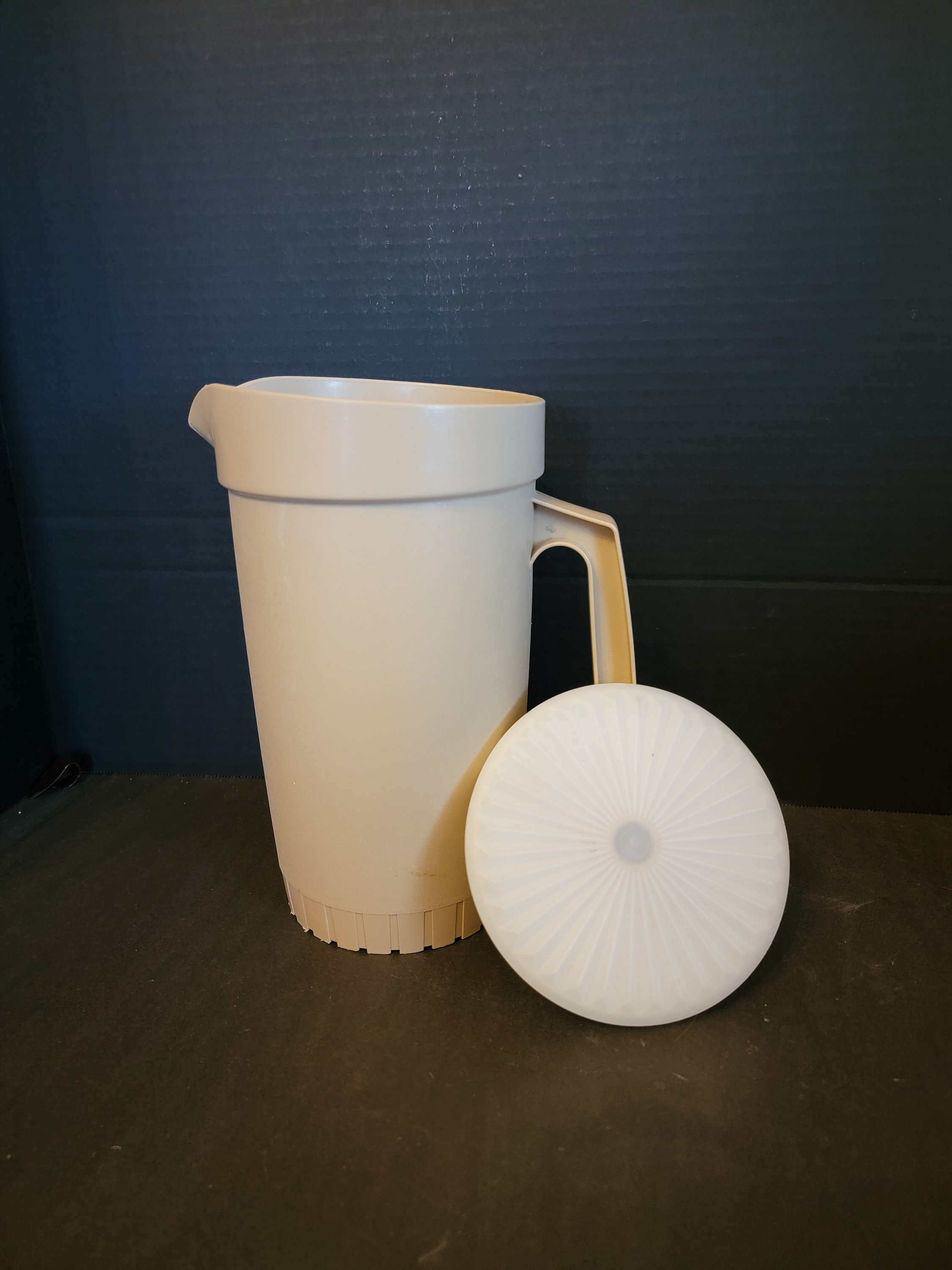 Vintage Tupperware Tan Pitcher W Push Button Seal Lid 2 Quart #800 ...