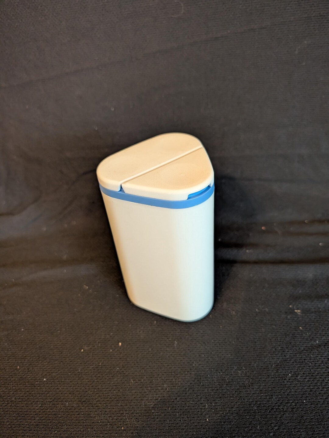 Vintage Tupperware Triangle Shaker Modular Mate Blue Lid 16oz #1630 ...