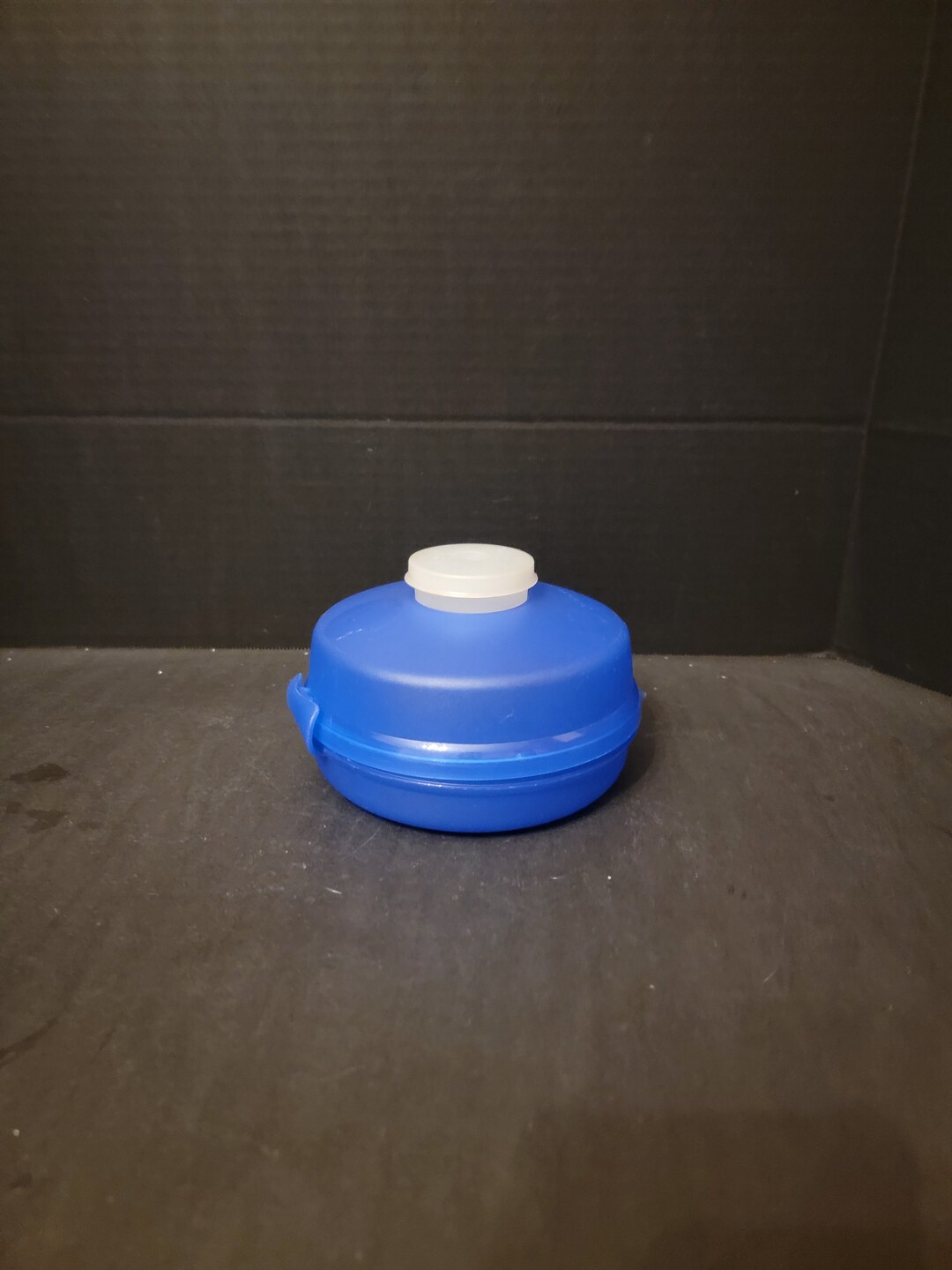 Vintage Tupperware Round Bagel/salad Keeper #4440A Hinged Cup for Salad ...