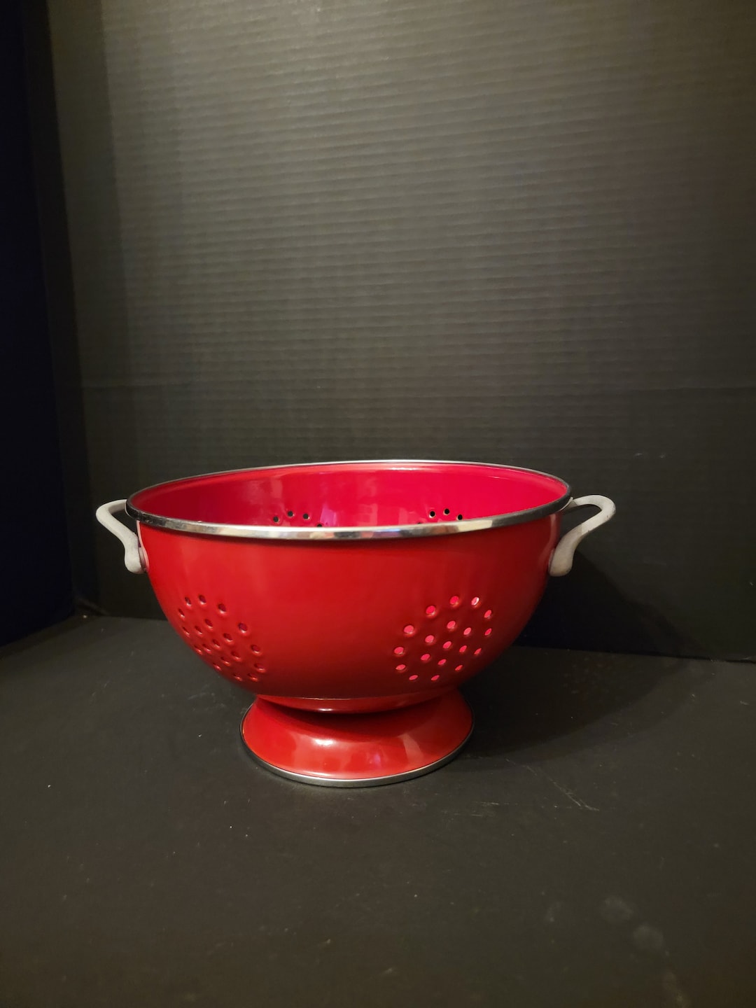 Vintage Red Enamelware Colander Strainer Sieve Footed Handles Circle ...