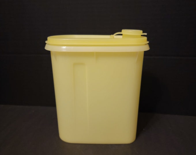 Vintage Tupperware Yellow Beverage Buddy 1 Quart Stor N Pour Flip Top ...