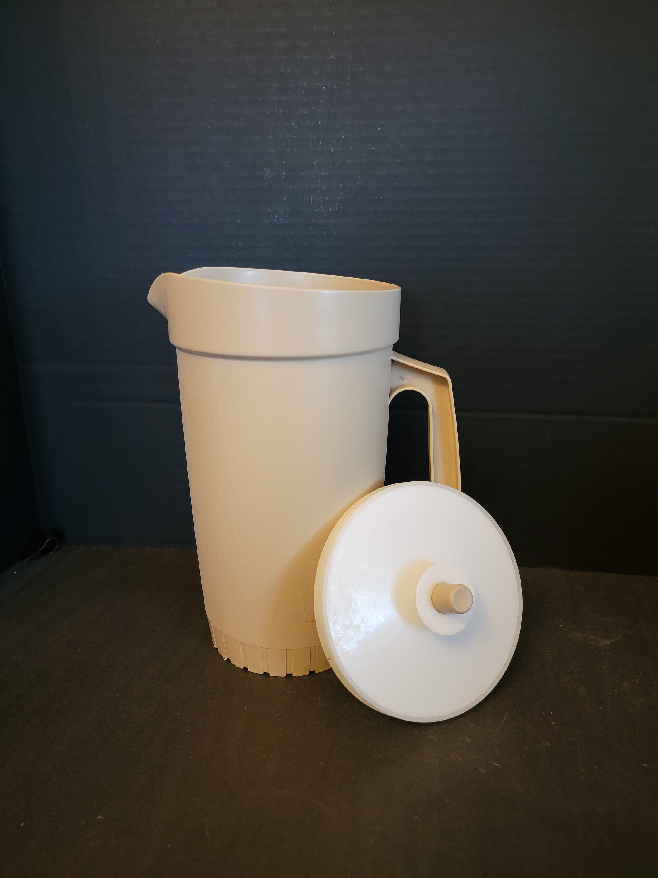 Vintage Tupperware Tan Pitcher W Push Button Seal Lid 2 Quart #800 ...