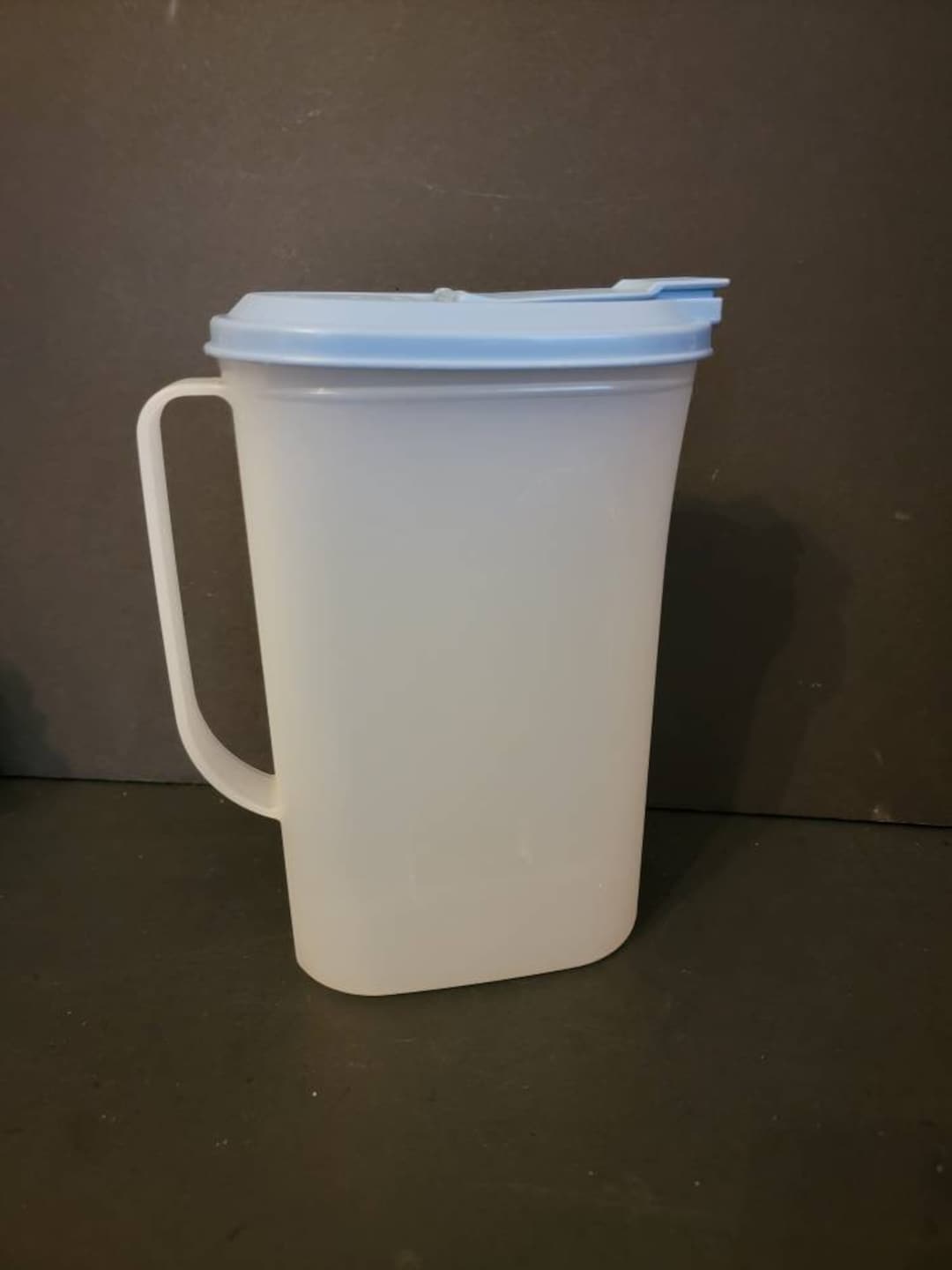 Vintage Tupperware Slimline Pitcher Beverage Container 2 Quart Blue ...
