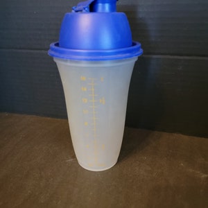 Vintage White Tupperware Quick Shake Shaker Container 16oz 844 With ...
