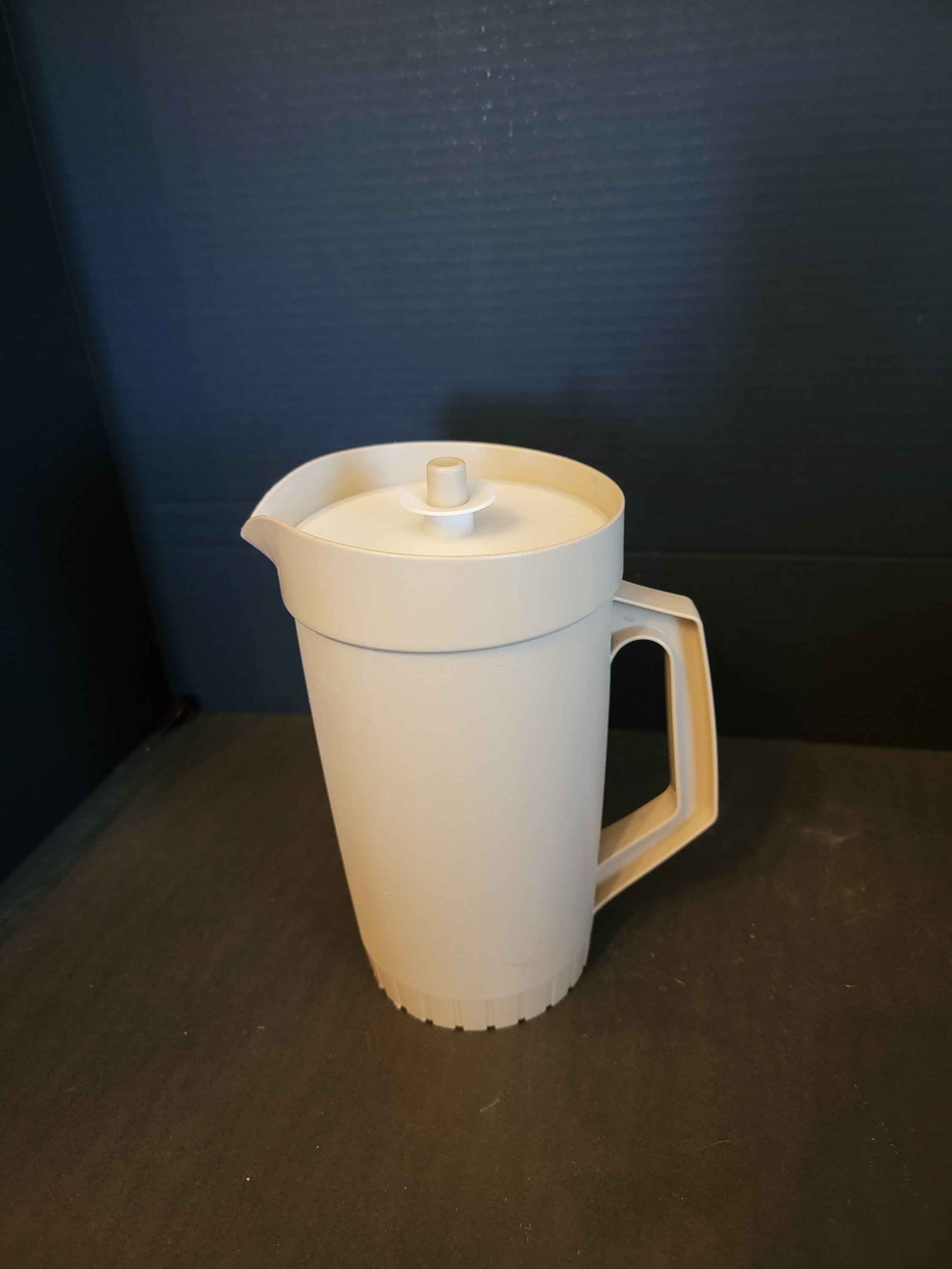 Vintage Tupperware Tan Pitcher W Push Button Seal Lid 2 Quart #800 ...