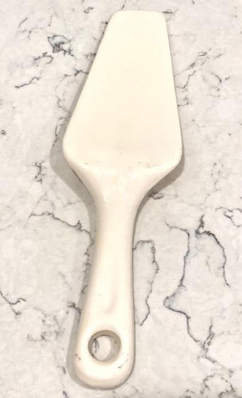 Vintage Cream Colored Porcelain Cake Spatula With Gold Trim Filigre ...