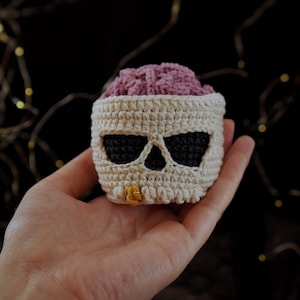 Brainy Skull Coaster Set Crochet Pattern: Halloween Decor, Crochet ...