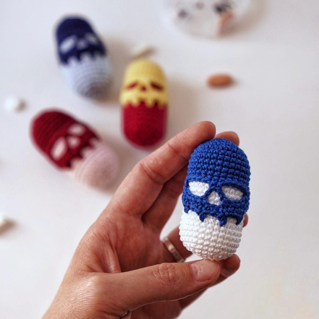 Skull Pill Crochet Pattern: Halloween Amigurumi Keychain (PDF) - Etsy
