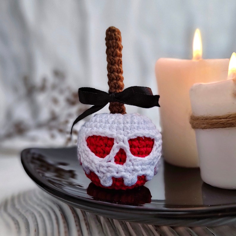 Mini Poisoned Apple CROCHET PATTERN / Skull Apple Keychain PDF - Etsy