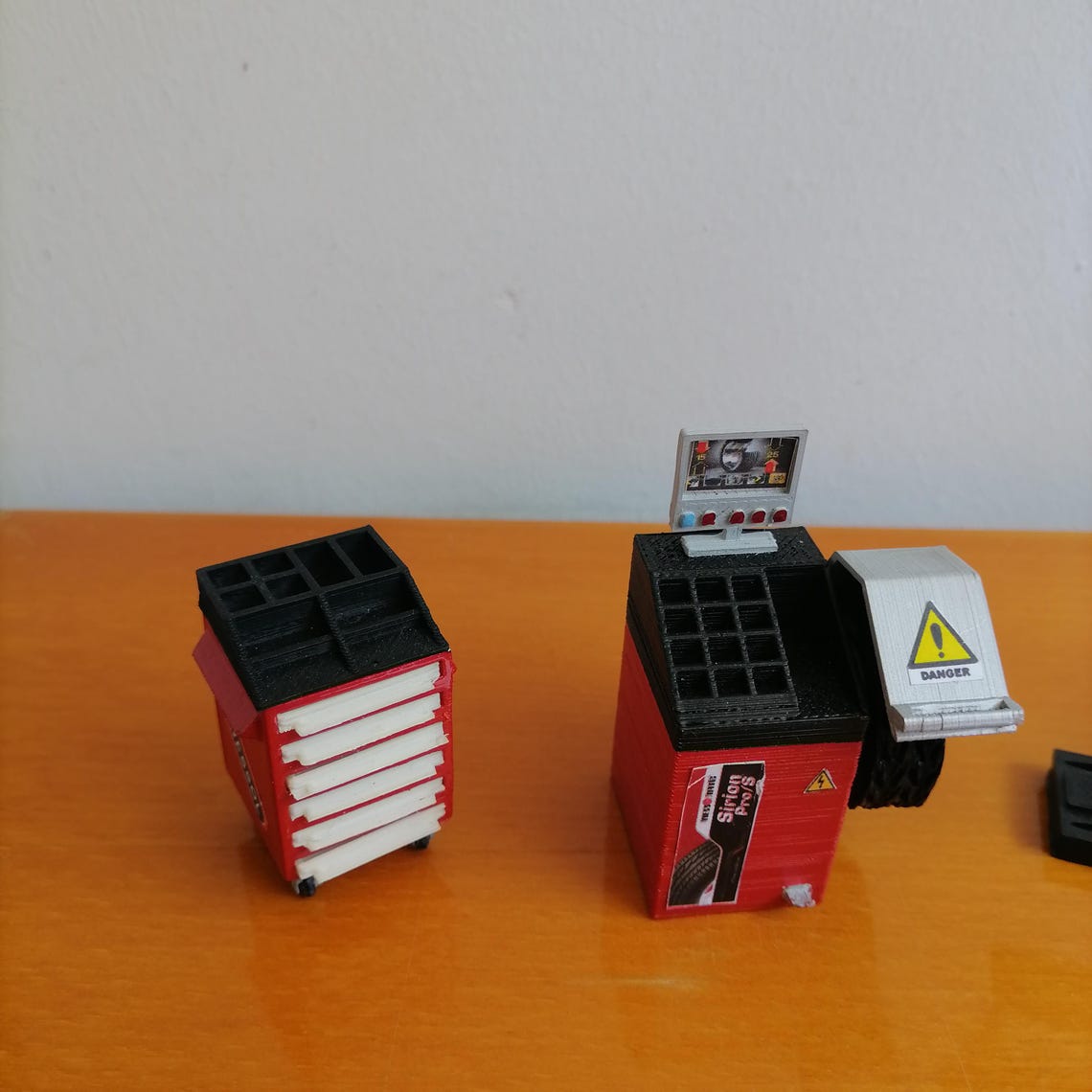3D 1:24 Printed Miniature Set Tire Shop Change Repair,auto Service ...