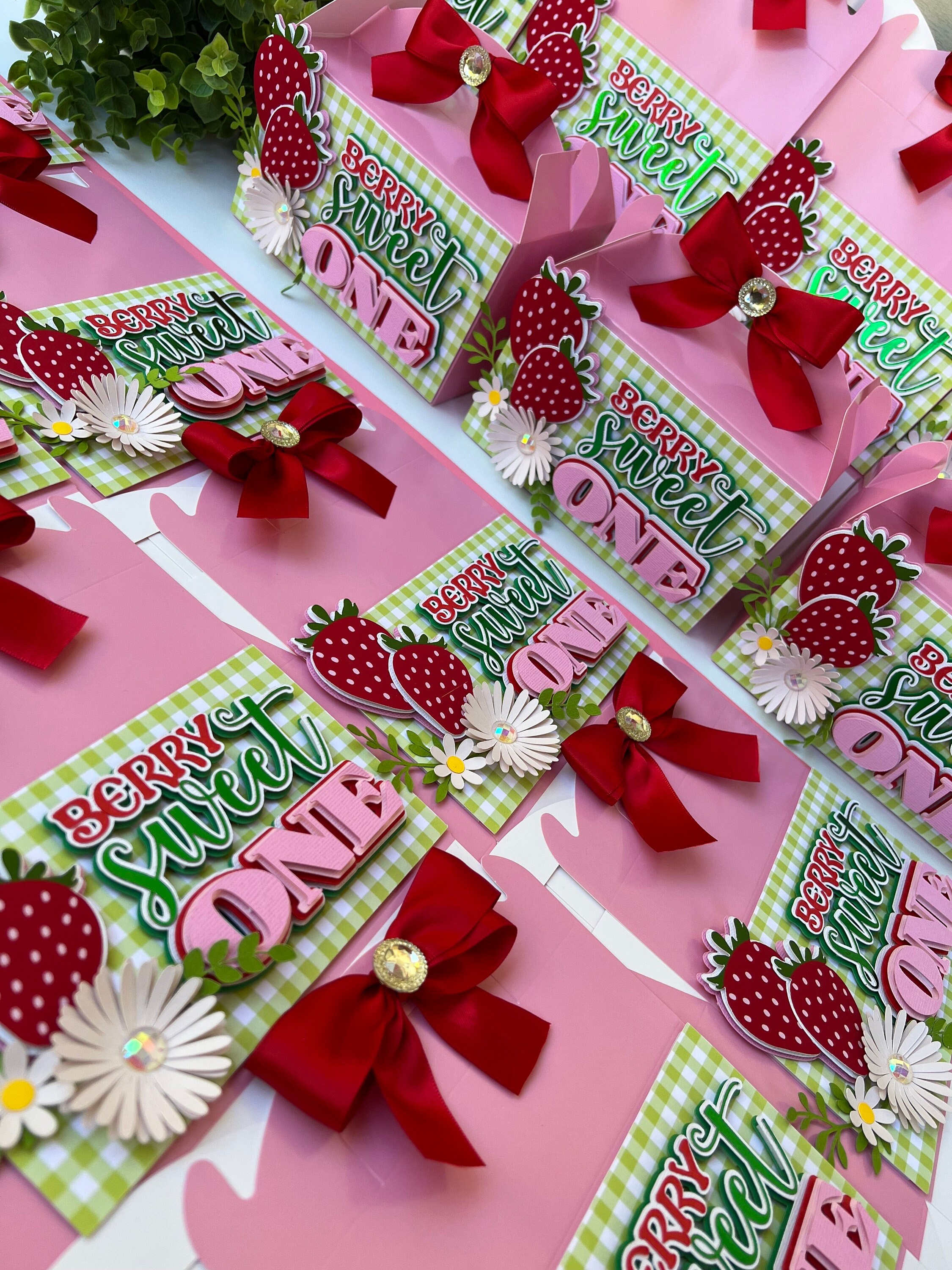 Strawberry Favor Boxes, Gable Box, Daisy Favor Box Birthday, Berry One ...
