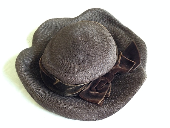 Vintage, brown, ladies hat with brown velvet ribbon o… - Gem
