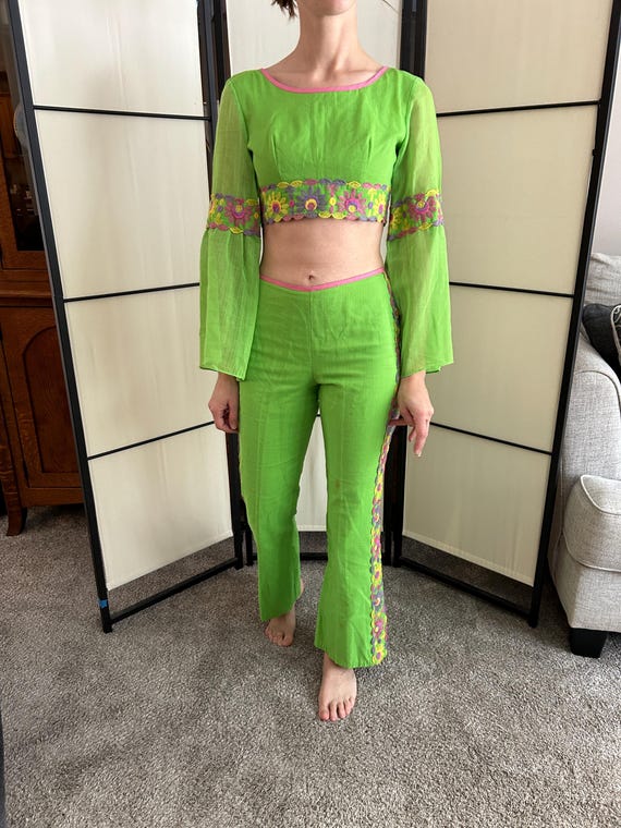 Vintage Embroidered Green Boho 1970's Midriff Bell Sl… - Gem