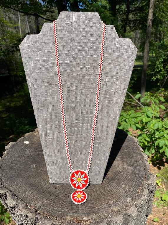 Vintage Native American Rosettes Seed Beaded Necklace… - Gem