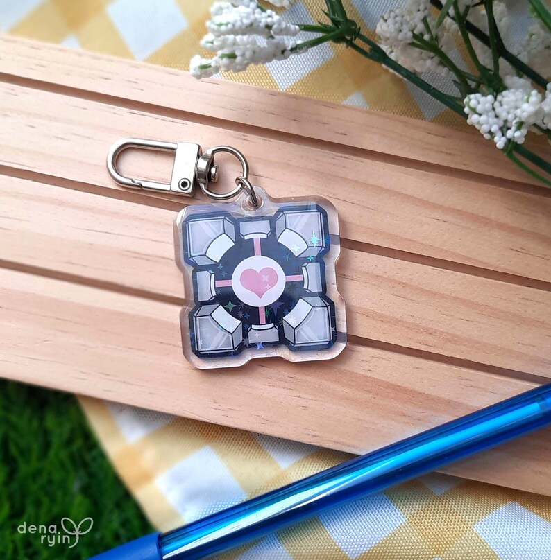 Companion Cube Charm, Gaming Heart Cube Acrylic Keychain,gamer Gift ...